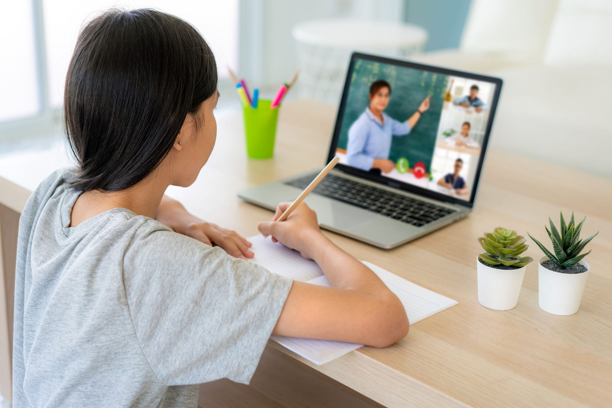 Solutions digitales pour l'enseignement, école numérique - NXO